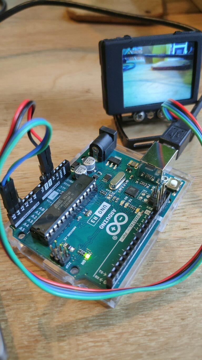 Arduino with Huskylens detecting learned face | Prutser